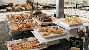 Café da manhã com buffet diário (EUR 14.5 por pessoa)