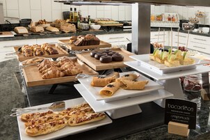 Café da manhã com buffet diário (EUR 14.5 por pessoa) 
