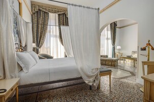 Suíte (vista mare) | Frigobar, cofres nos quartos, Wi-Fi de cortesia, roupa de cama