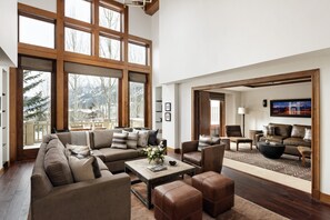 Quarto, 4 quartos, não fumadores (The Couloir Residence Slopeside) | Sala | Smart TV de 65 de polegadas com canais digitais, televisor, iPad 