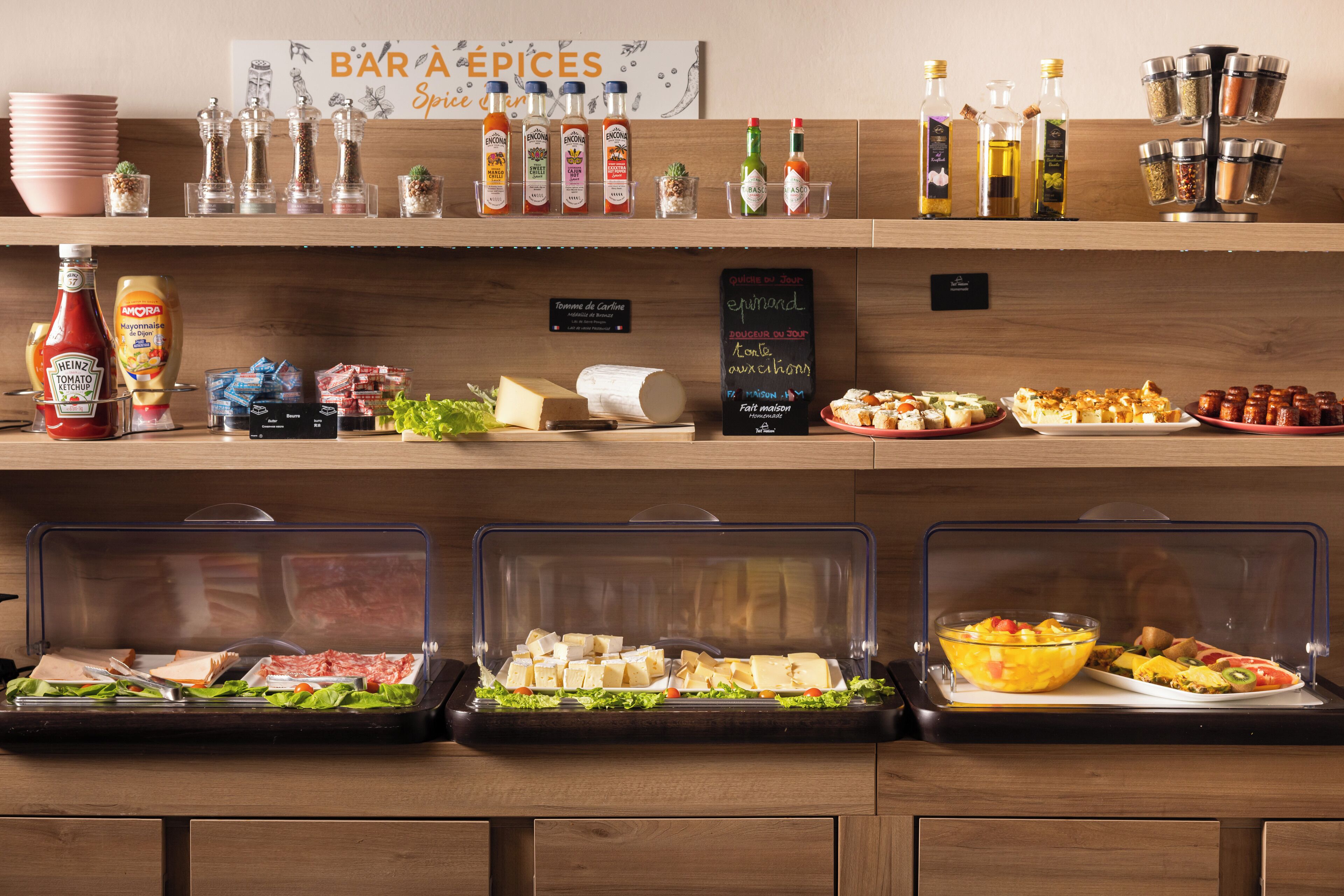 Pequeno-almoço tipo buffet diário mediante uma taxa 