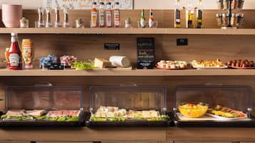 Pequeno-almoço tipo buffet diário mediante uma taxa