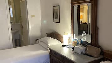 Quarto Twin, Vista para a cidade (Trevi Fountain) | Camas de colchão viscoelástico, cofre no quarto
