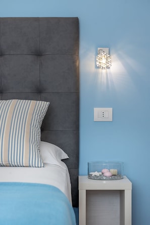 Quarto quádruplo superior | 1 quarto, cofres nos quartos, escrivaninha