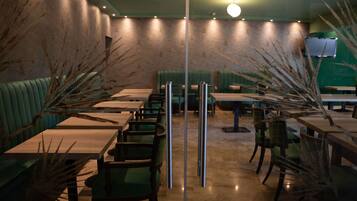 Pequeno-almoço tipo buffet diário incluído