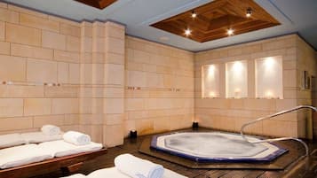 Banheira de hidromassagem interior