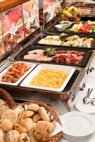 Pequeno-almoço tipo buffet diário mediante uma taxa 