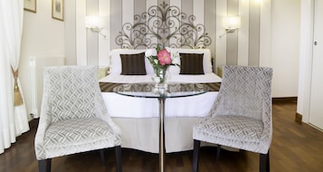 Quarto casal conforto, sacada | Roupas de cama premium, edredons de pluma, frigobar, cofres nos quartos
