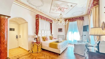 Suite Júnior | Roupa de alta qualidade, edredões de penas, minibar, cofre no quarto