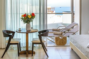 Quarto Superior, 1 quarto, vista para o mar | Roupa hipoalergénica, cofre no quarto, cortinas/cortinados opacos 