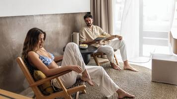 Premier Suite with Plunge Pool | Roupa hipoalergénica, cofre no quarto, cortinas/cortinados opacos