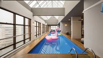 Piscina interior, piscina exterior