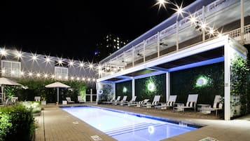 Piscina exterior, toldos gratuitos, guarda-sóis