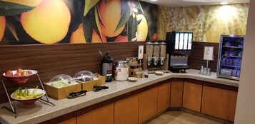Café da manhã com buffet grátis todos os dias