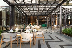 3 restaurantes, café da manhã, culinária internacional