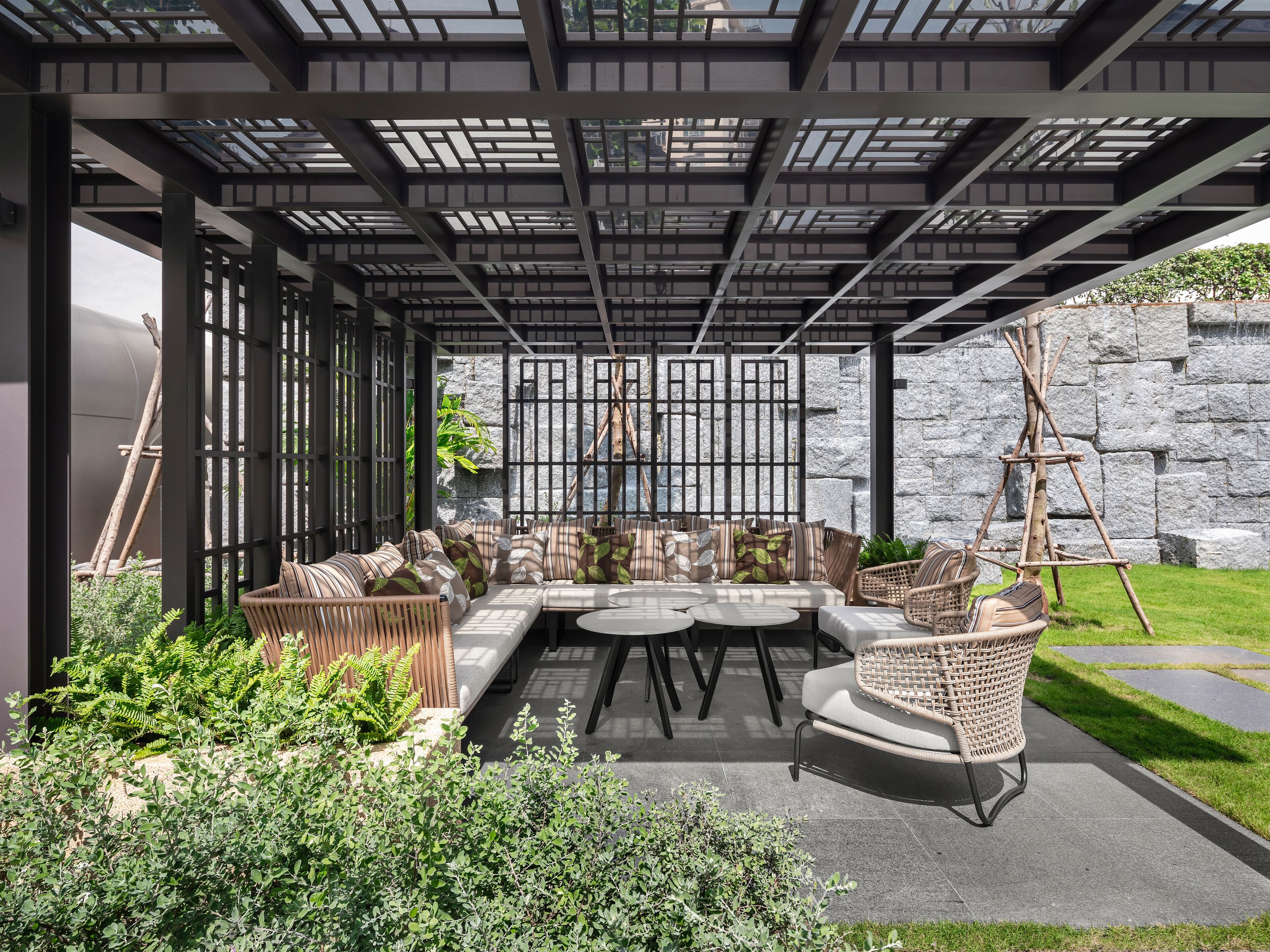 Piscina externa, funciona das 6h às 21h, barracas de cortesia