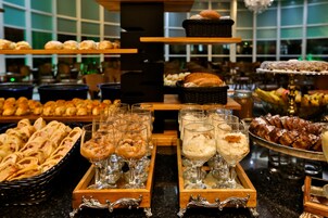 Café da manhã com buffet grátis todos os dias