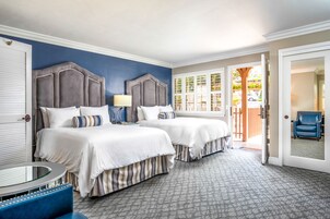 Quarto standard, 2 camas de casal | Roupas de cama antialérgicas, cofres nos quartos