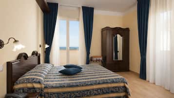 1 quarto, minibar, cofre com capacidade para portátil, secretária