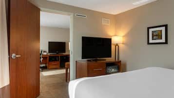 Suite, 1 cama king-size e sofá-cama | Roupa de alta qualidade, edredões de penas, secretária