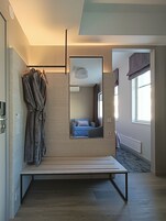 Quarto família (Superior) | Frigobar, cofres nos quartos, escrivaninha, cortinas blackout