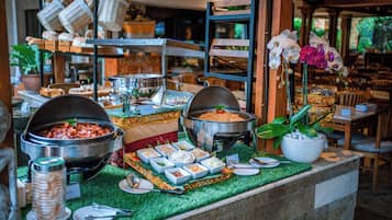 Café da manhã com buffet todos os dias (IDR 105000 por pessoa)