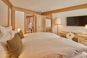 Suite Panorâmica | Minibar, cofre no quarto, secretária, Wi-fi grátis 