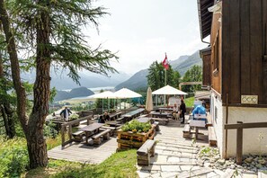 4 restaurantes, pequenos-almoços servidos 