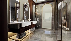 Suite Sénior, vista para o lago | Casa de banho | Artigos de higiene pessoal grátis, um secador de cabelo, um bidé 