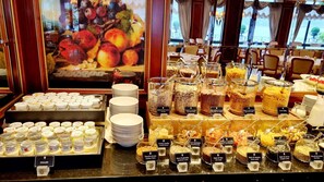 Pequeno-almoço continental diário (29 EUR por pessoa) 