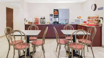 Café da manhã continental grátis todos os dias