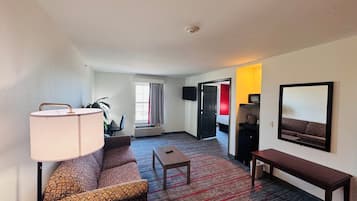 Suíte, 1 cama King, para não fumantes (One-Bedroom) | Área de estar | TV
