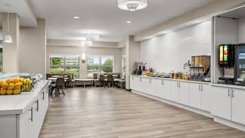 Café da manhã com buffet grátis todos os dias