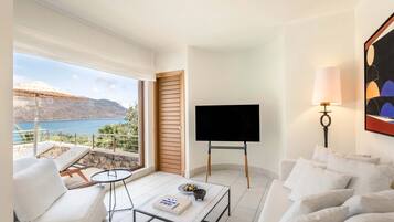 Suite, vista para o mar (Island, Private Heated Pool) | Roupa de alta qualidade, minibar, cofre no quarto