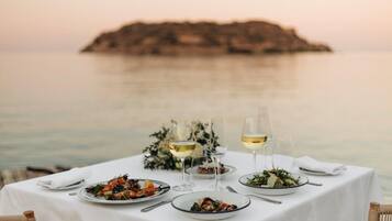 3 restaurantes, almoços servidos