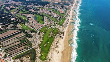 Perto da praia, areia branca
