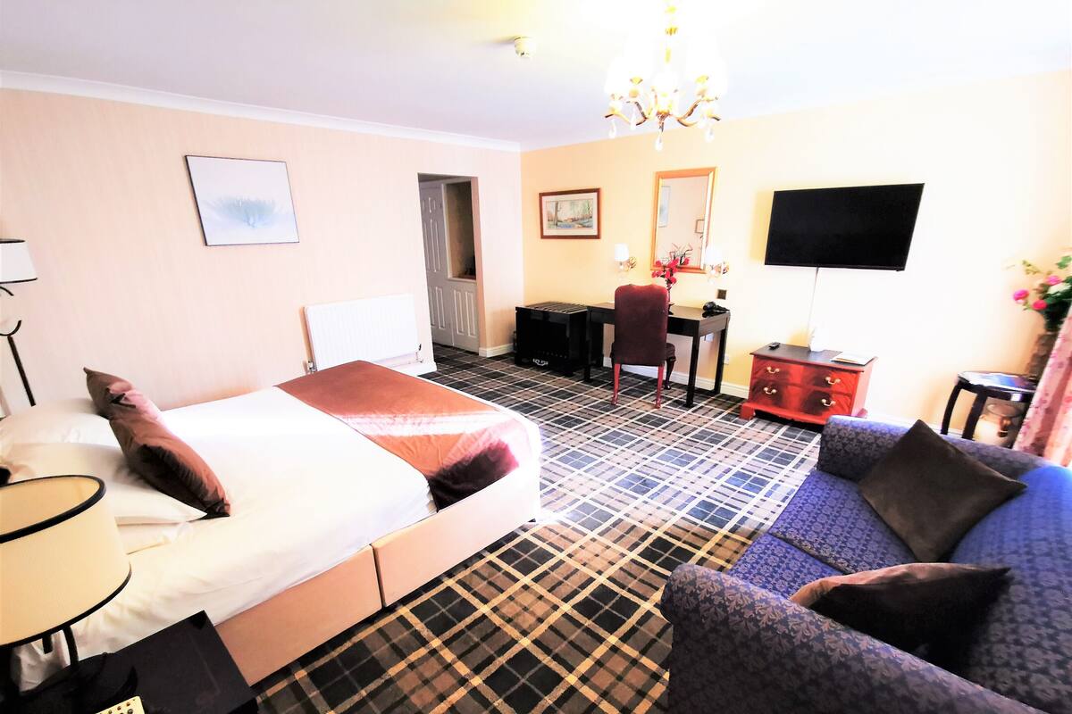 Cofres nos quartos, ferros/tábuas de passar roupa, roupa de cama