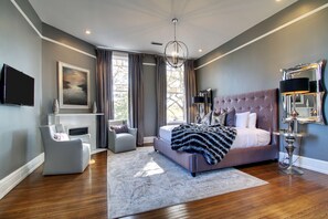 Suite, 1 cama king-size, não fumadores, lareira (Walk-in Shower) | Roupa de alta qualidade, camas de colchão pillowtop, secretária