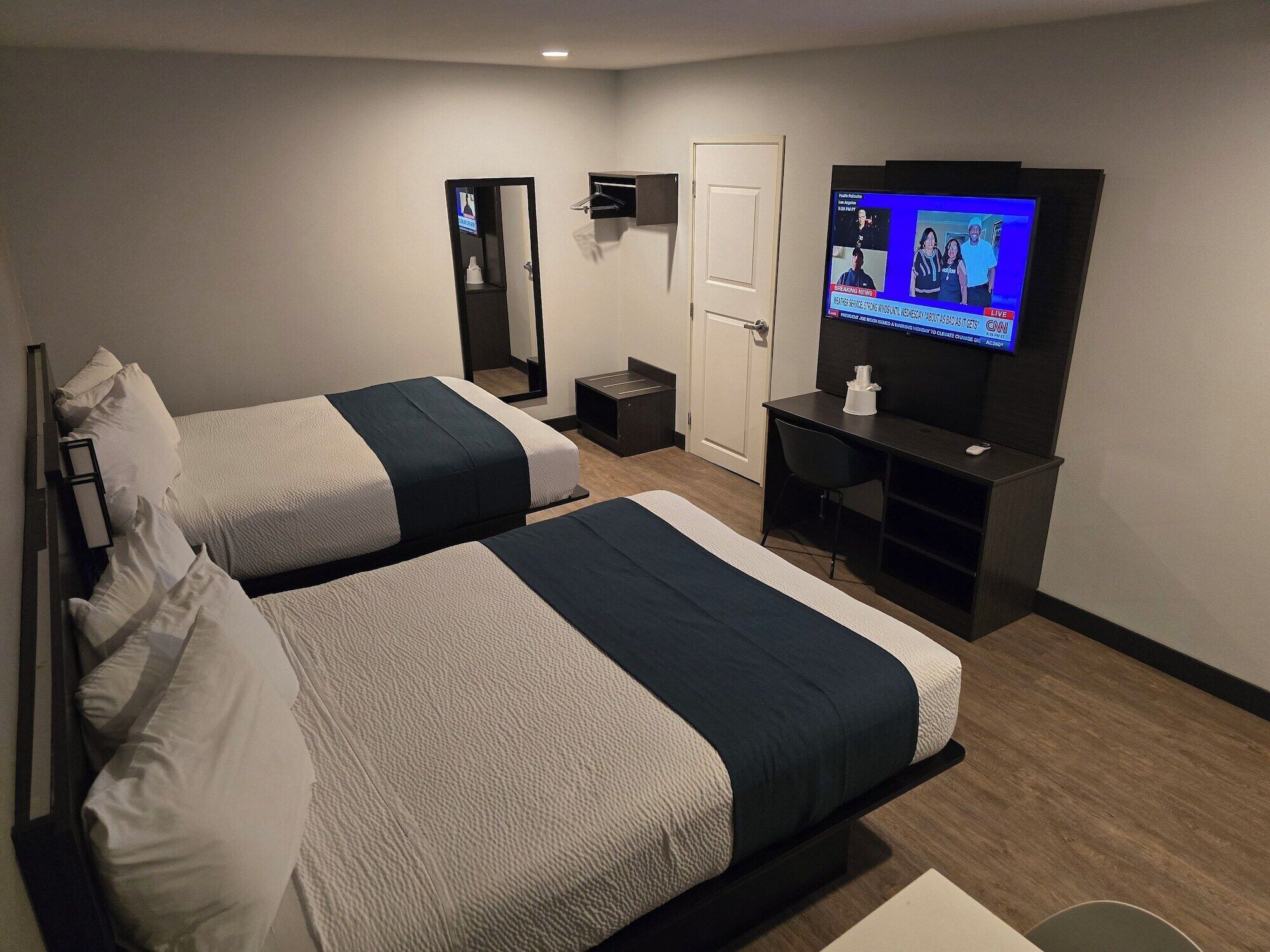 Secretária, Wi-fi grátis, roupa de cama fornecida 