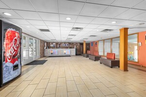 Área de estar no saguão