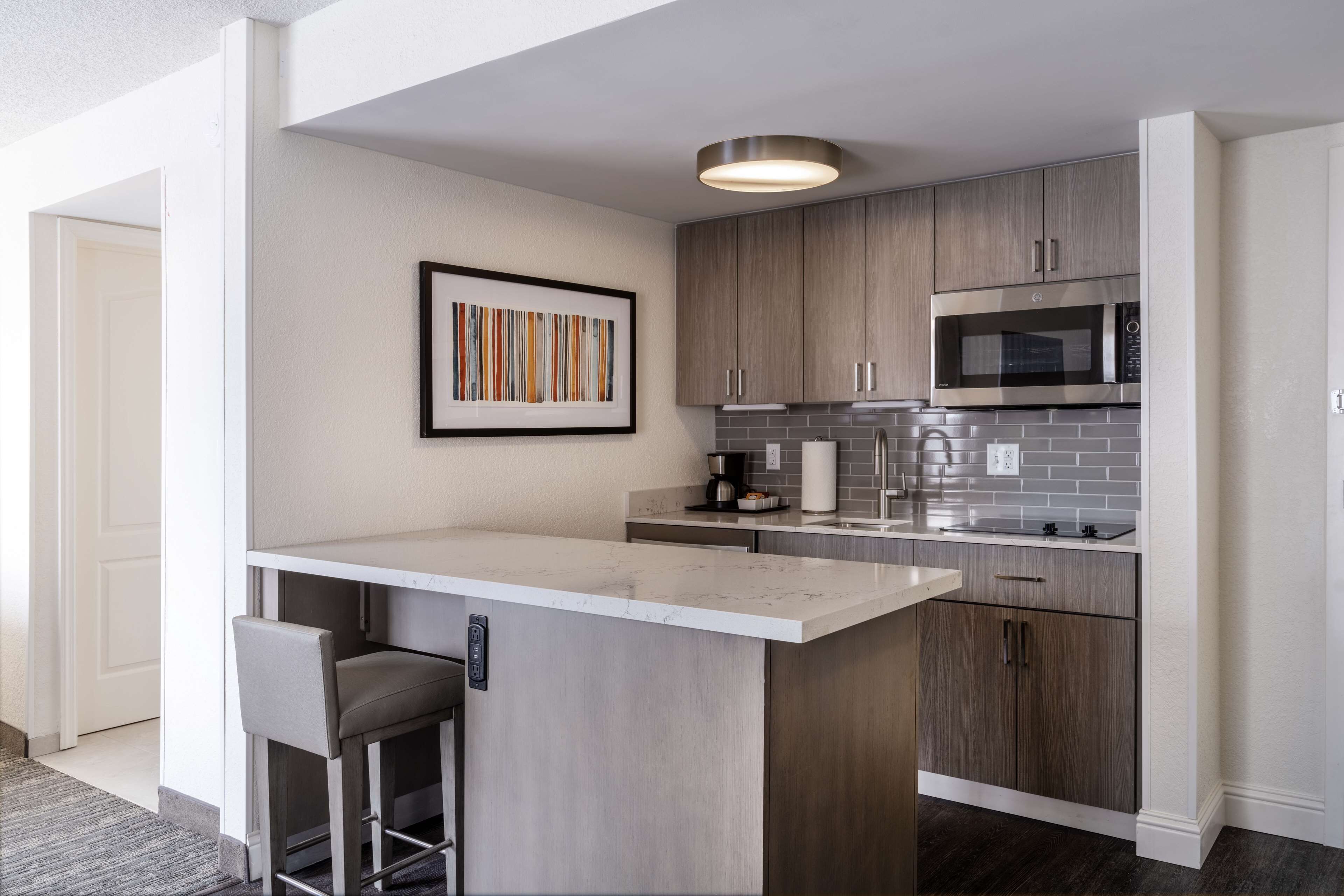 Estúdio, 1 cama king-size e sofá-cama, acessível, banheira (Kitchen) | Cofre no quarto, com mobília individualizada, secretária 