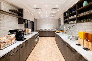 Café da manhã com buffet grátis todos os dias