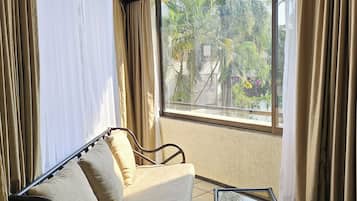 Suíte superior, 1 cama King | 1 quarto, roupas de cama premium, edredons de pluma