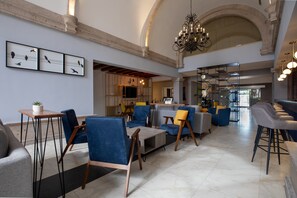 Café da manhã, almoço e jantar; culinária local