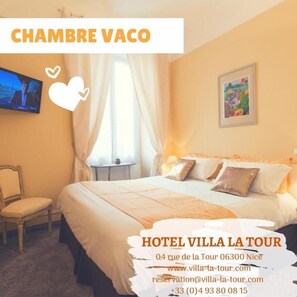 Cofre no quarto, com decoração personalizada, secretária 