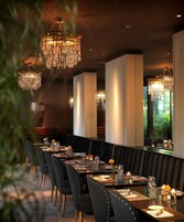 Serviço de café da manhã, almoço, jantar; vistas para o jardim