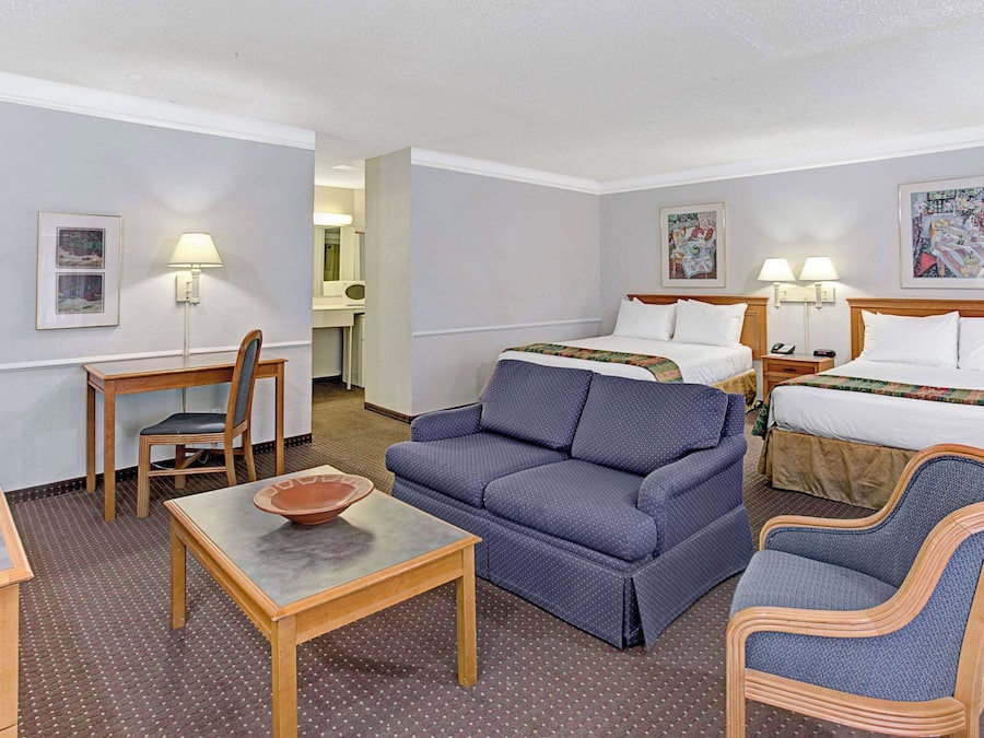 Secretária, secretária adequada para computadores portáteis