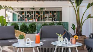 2 bares/lounges, bar de petiscos