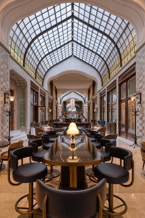 2 bares/lounges, este bar de cocktails