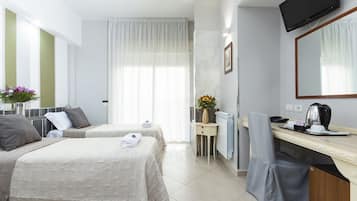 Quarto triplo standard | 1 quarto, roupas de cama premium, frigobar, cofres nos quartos